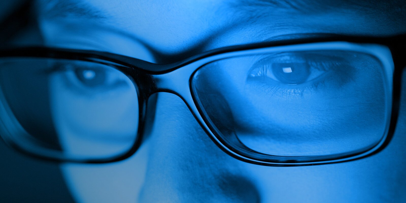 Luce blu, che cos’è e quali rischi ci sono se esposti - Ottica Suisse ...